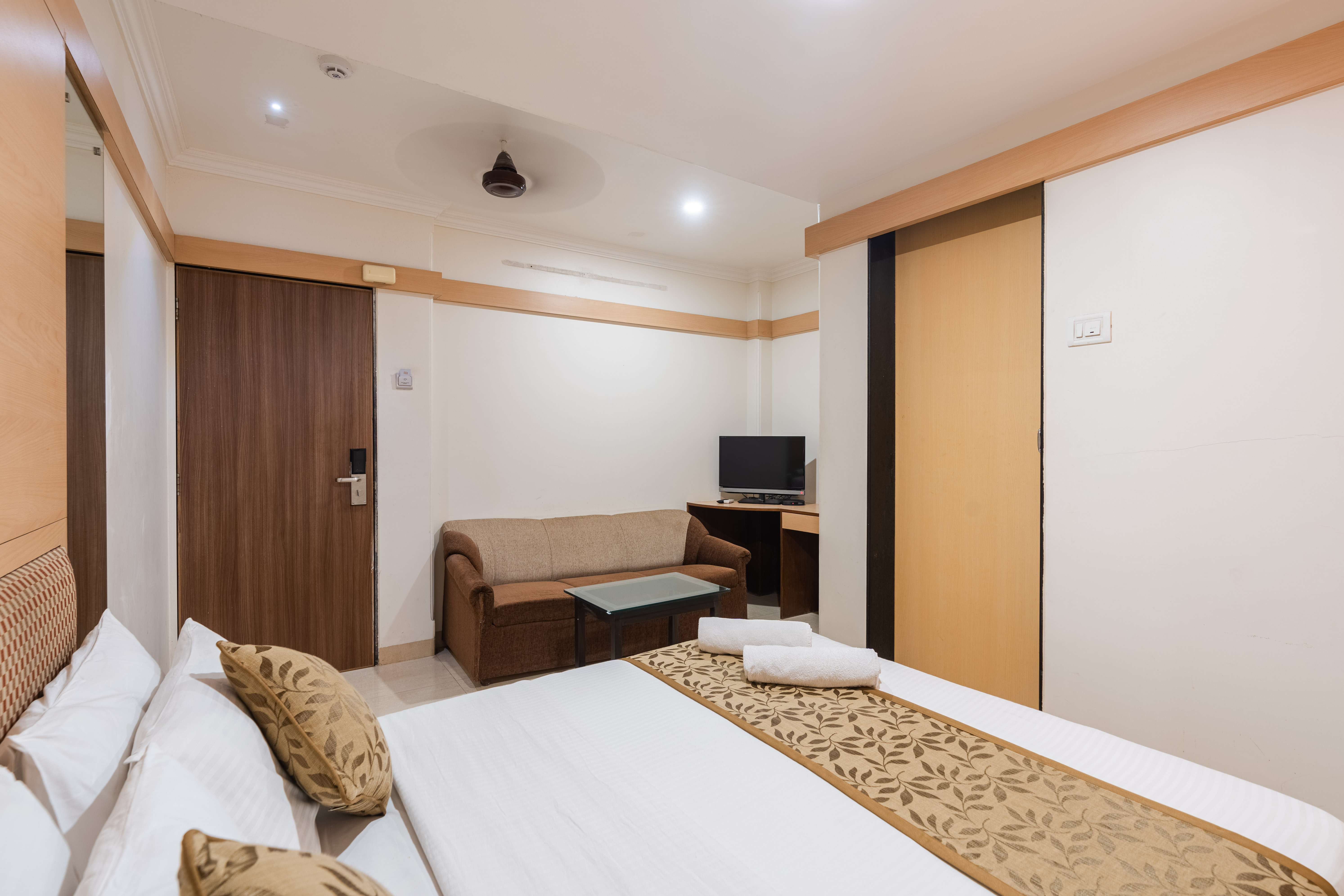 HOTEL AVON RUBY || MUMBAI